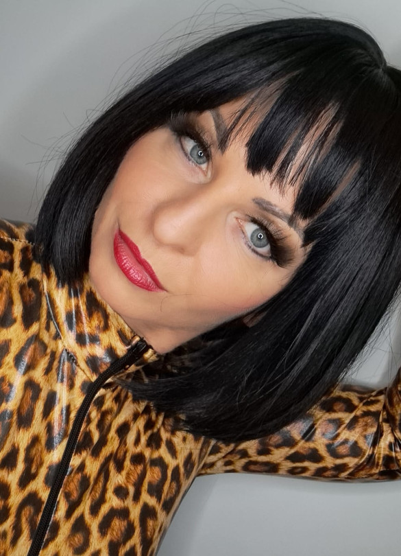 Miss Cat Raven in Lady Angelinas Dominastudio